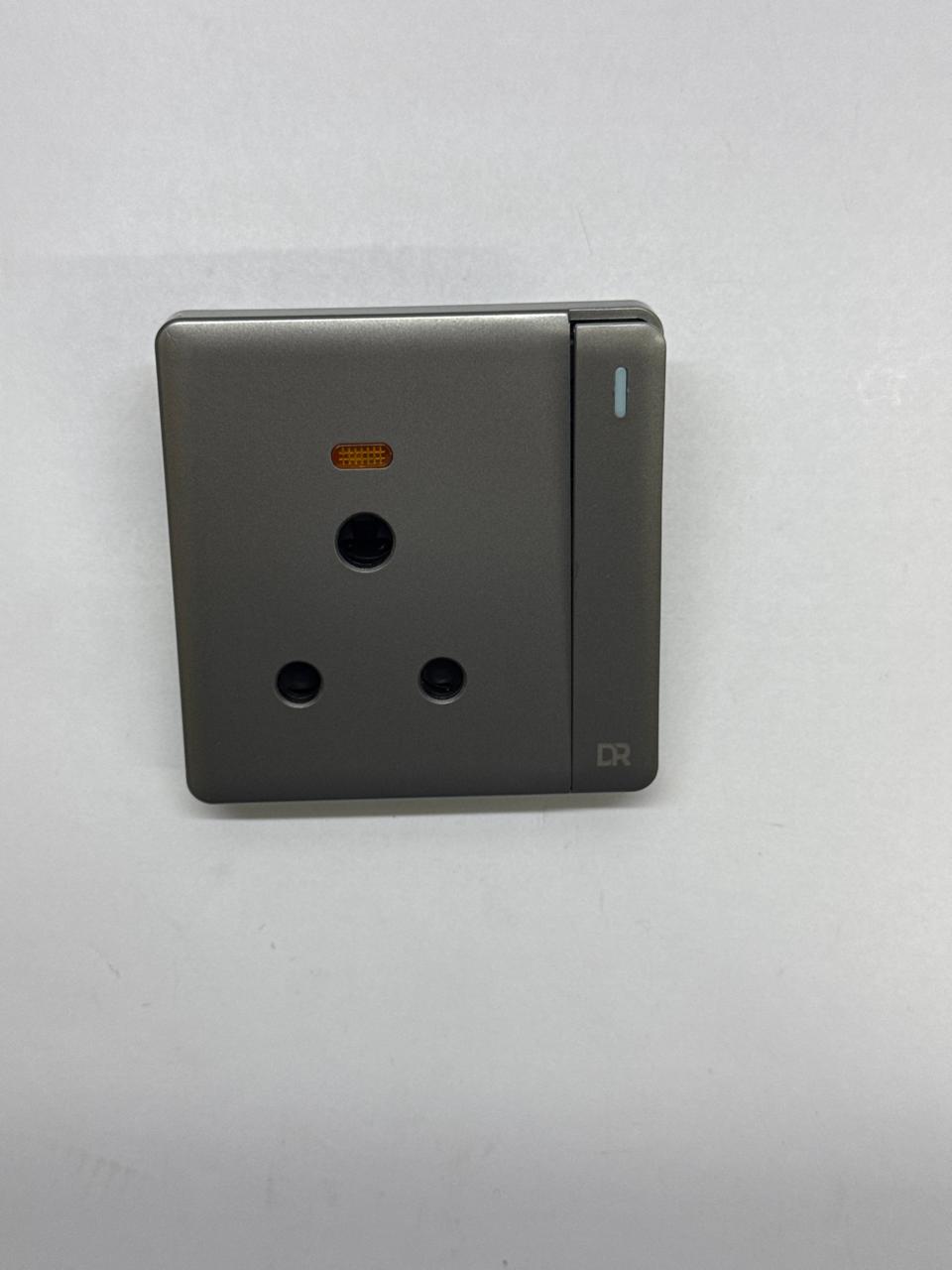 POWER PLUG Xises Grey – Indus Electric